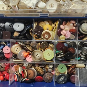 Large Lot Vintage Buttons Loose Buttons 4lbs - Etsy