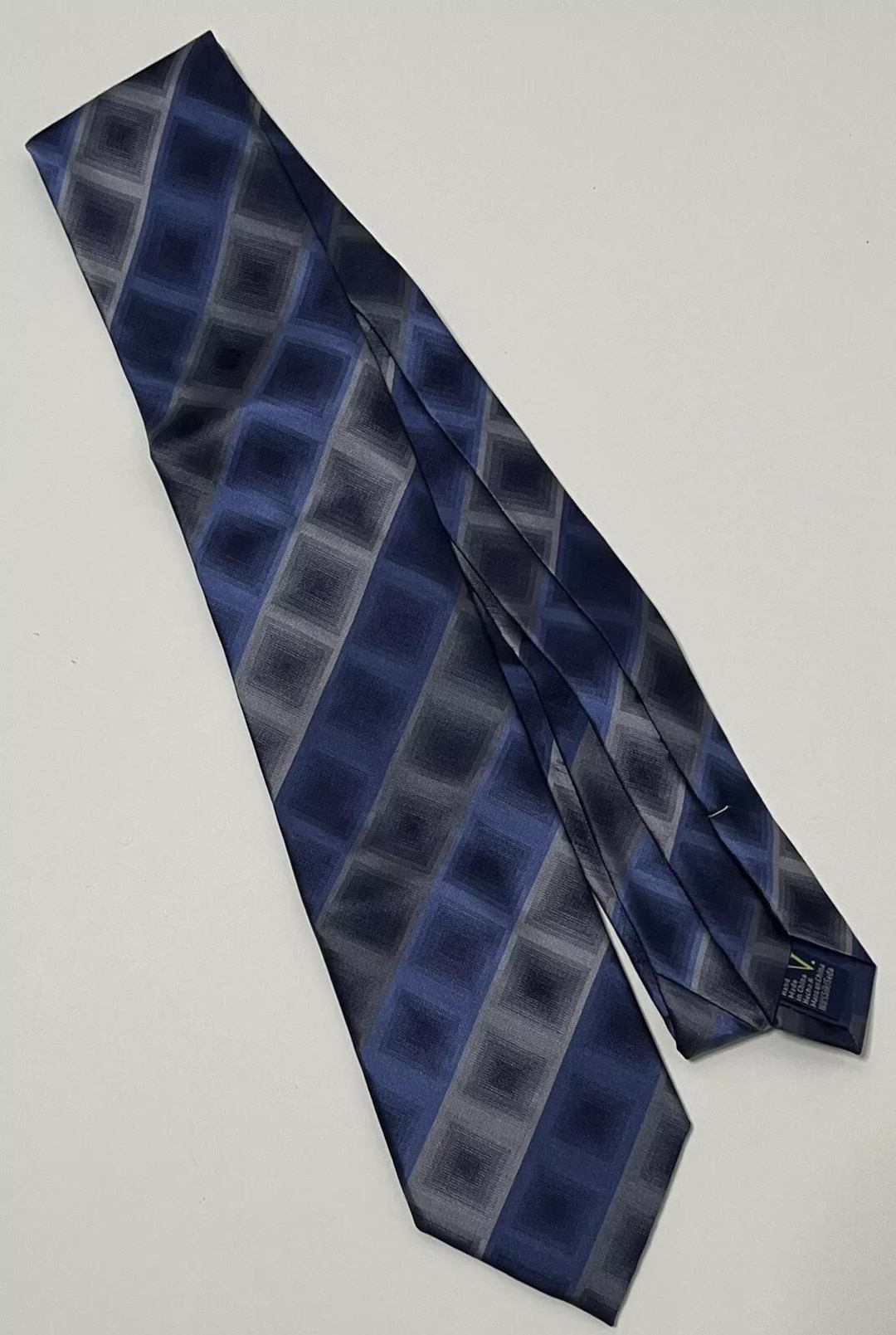 Van Heusen Necktie Neck Tie 100% Silk Blue Gray Silver Argyle Diamond ...