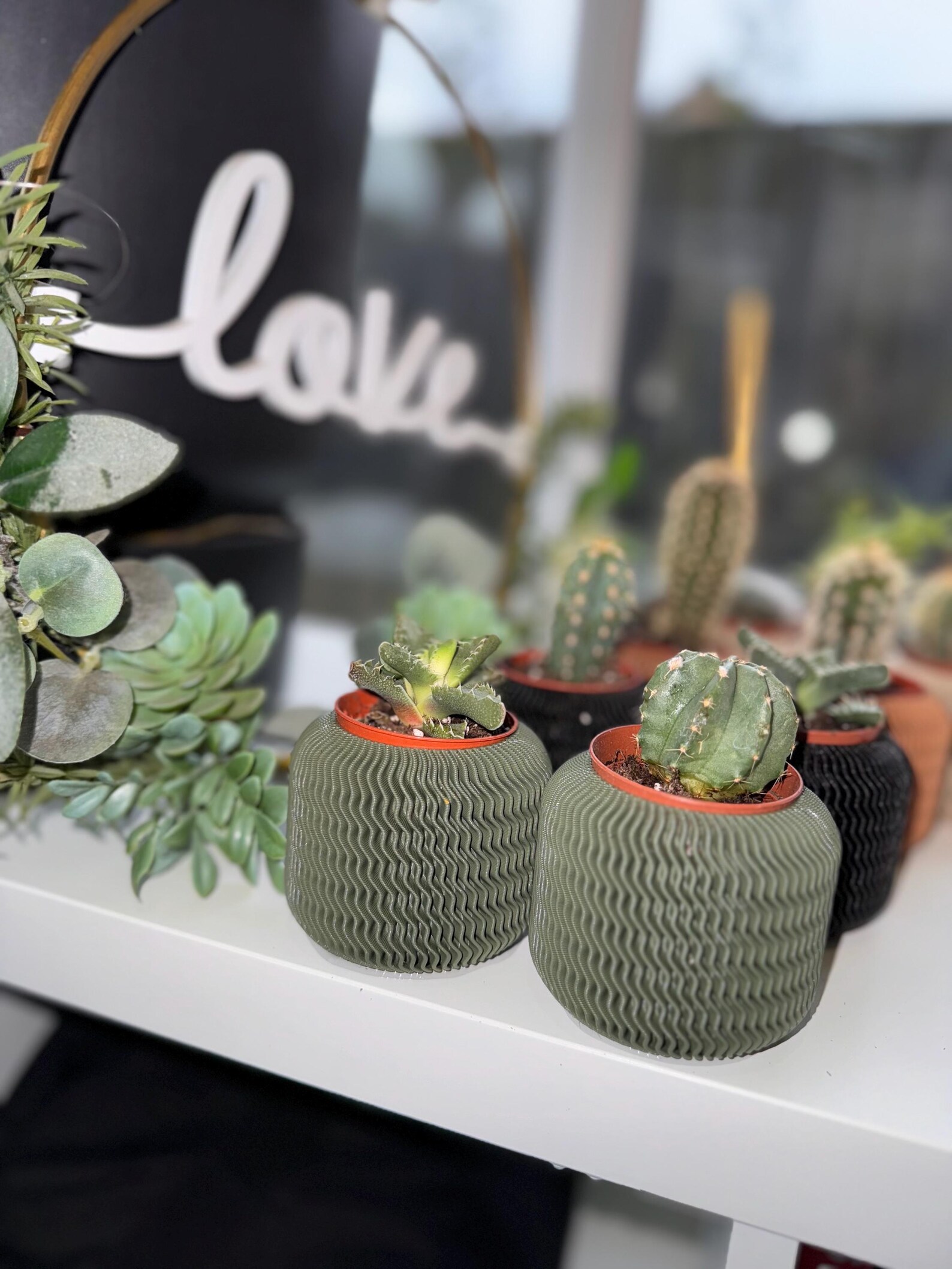 Malibu Indoor Unique, Modern Plant Pot - Multiple Sizes / Colours ...