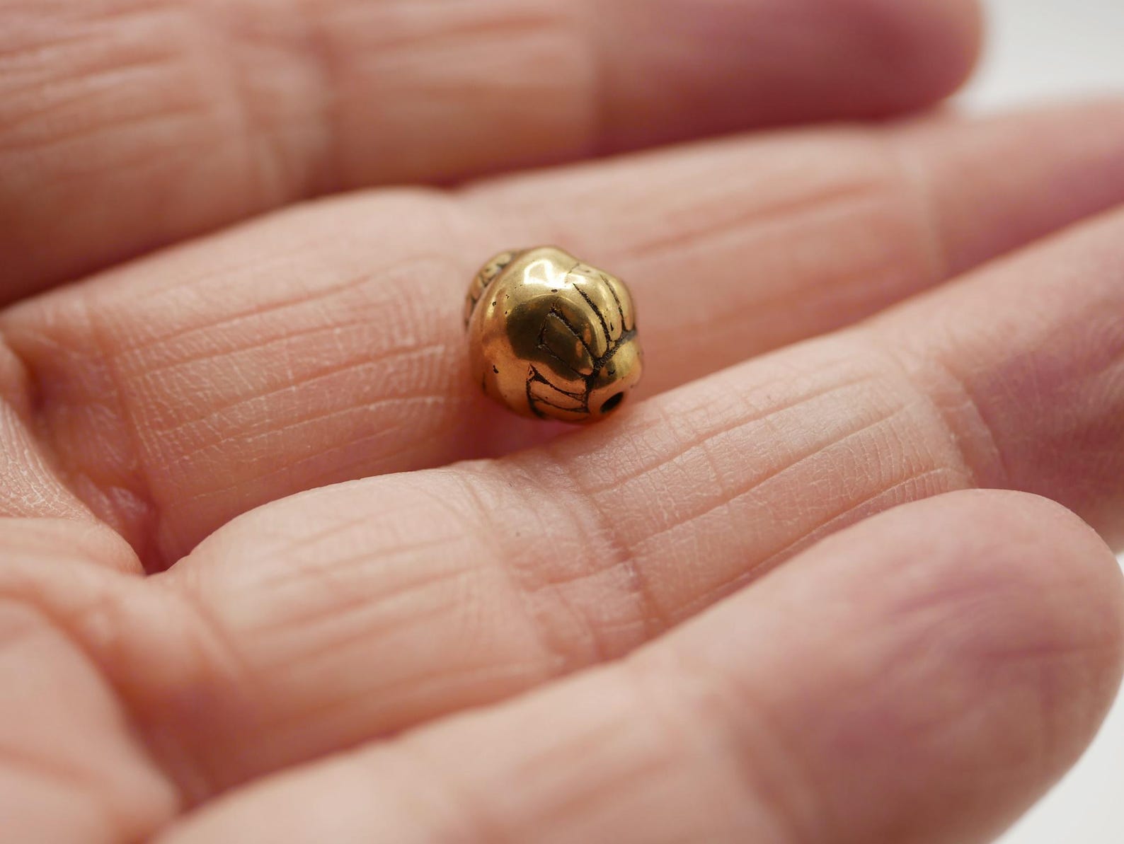 Ornate Round Bead 8mm Antiqued Gold Metallized Acrylic Lightweight ...