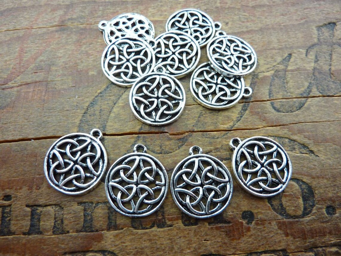 Celtic Charm Pendant Antiqued Silver Pewter Celtic Design (4) P92 - Etsy
