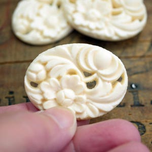 Flower Cabochon Matte Ivory Color Acrylic Cabochon 40x30mm Super Pretty ...