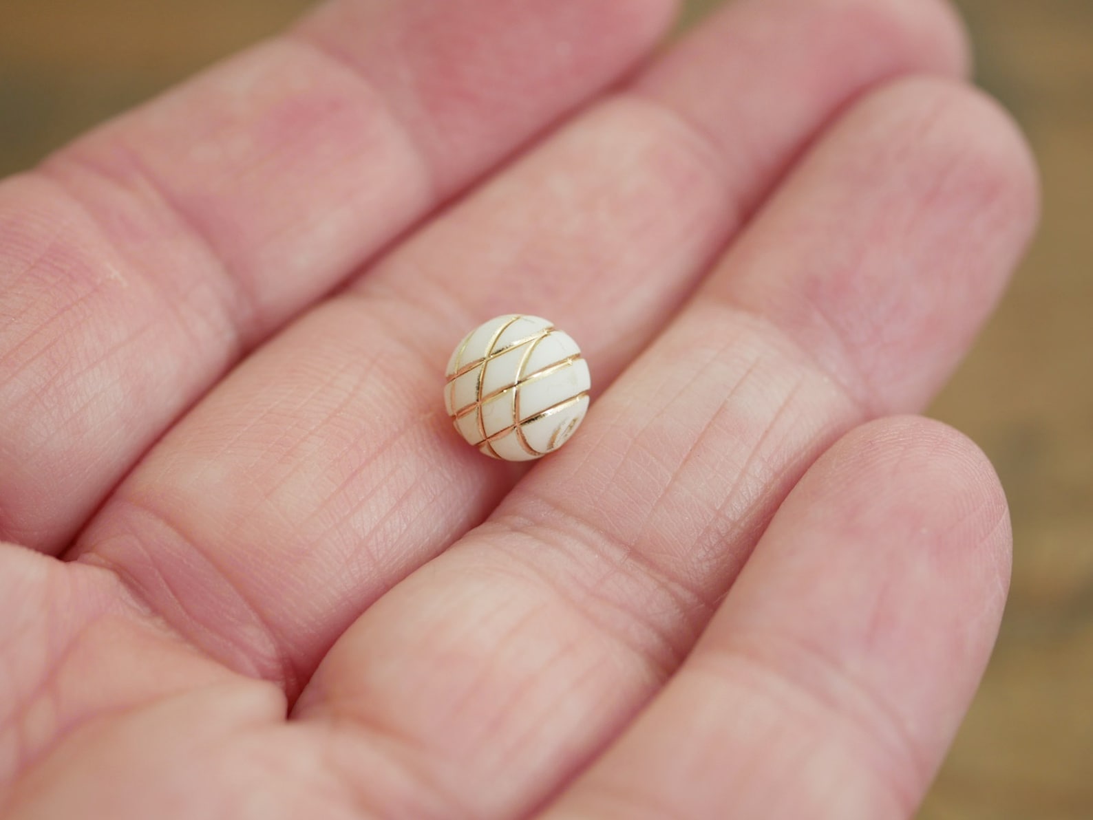 White and Gold Beads Lightweight Acrylic Beads Sparkle Beads - Etsy