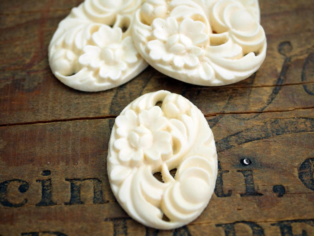 Flower Cabochon Matte Ivory Color Acrylic Cabochon 40x30mm Super Pretty ...