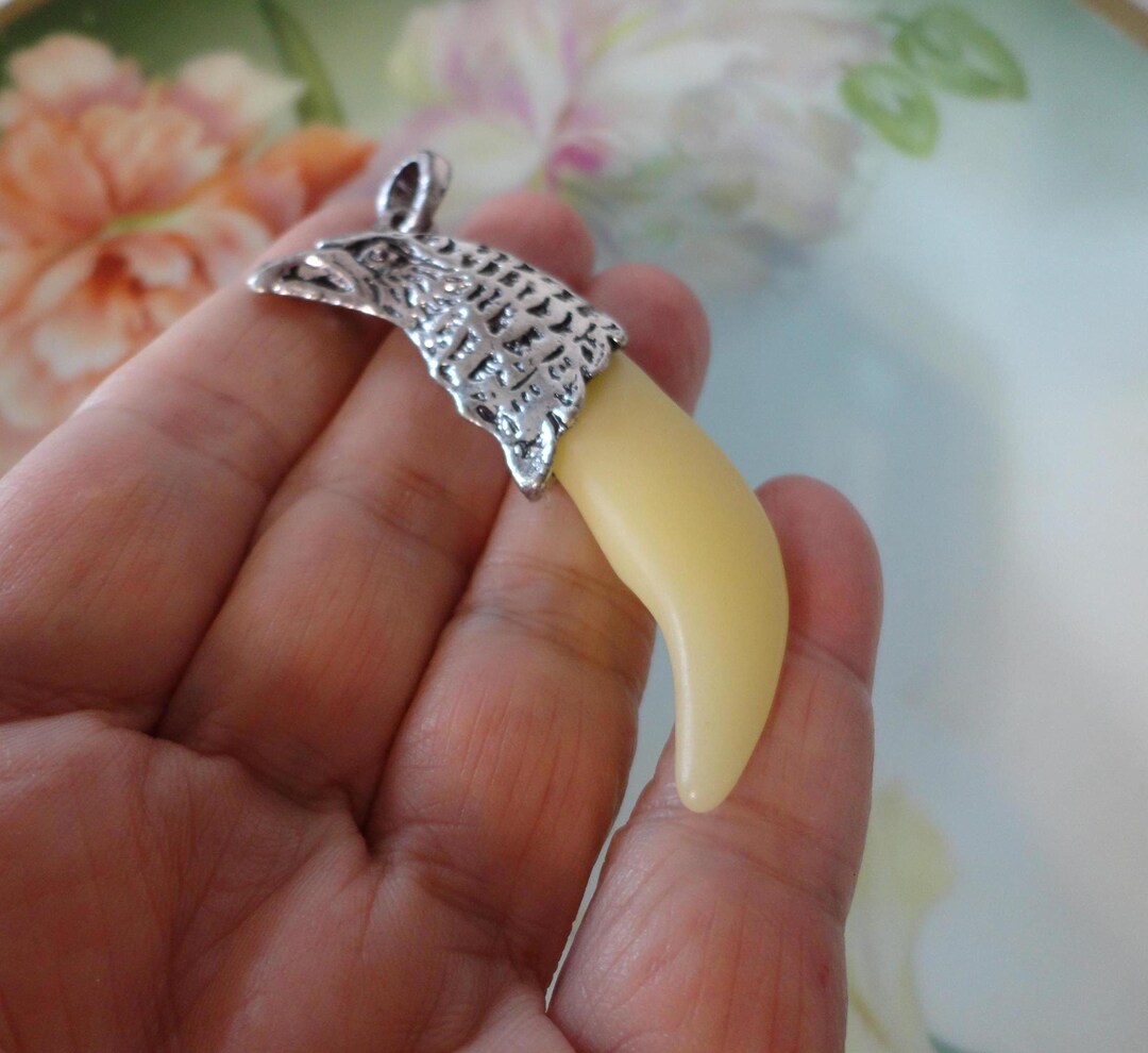 Vintage EAGLE Faux Claw Pendant Textured Silver Plated Metal ...