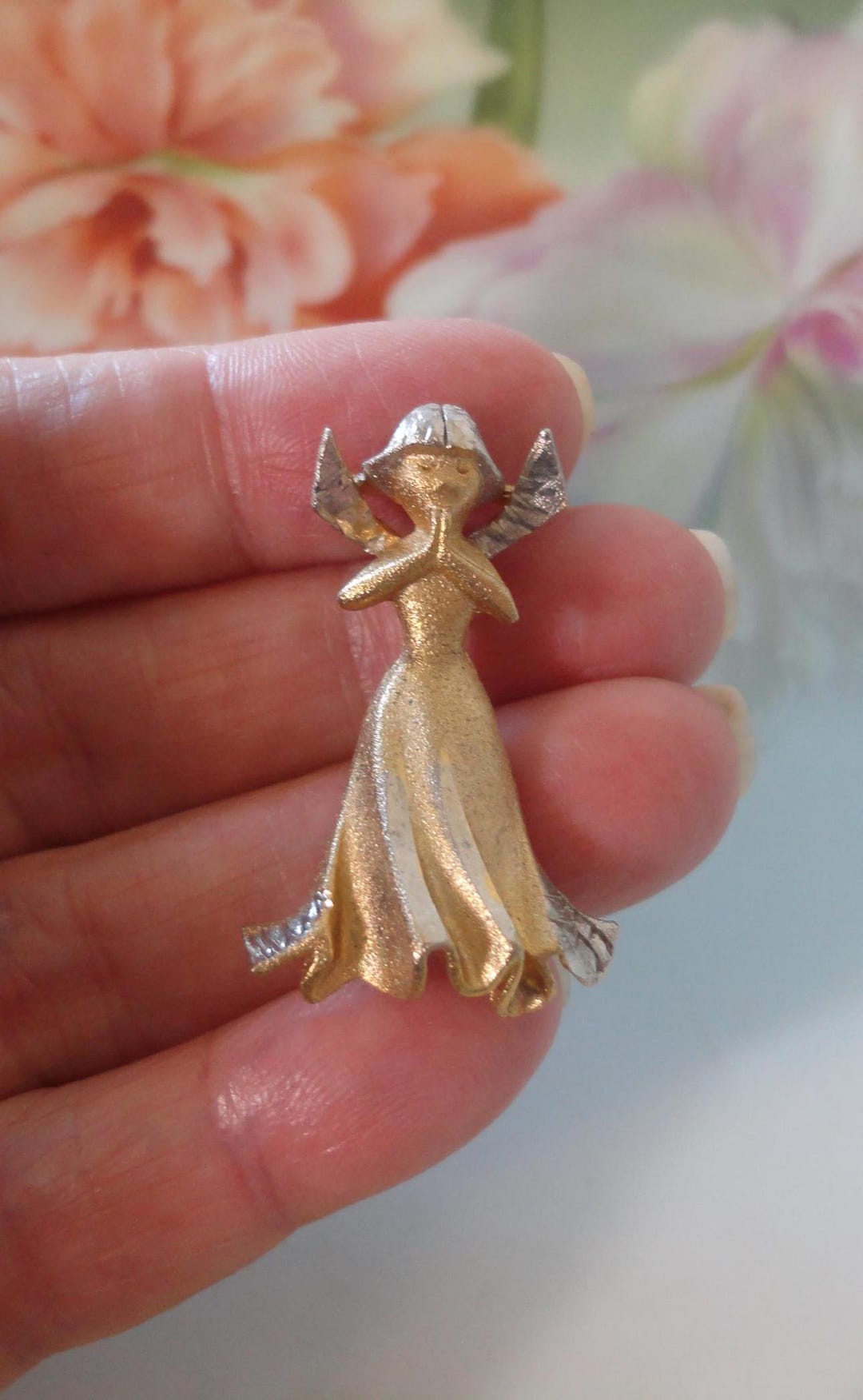 Vintage Praying Angel Brooch Pin Gold Plated Metal With Textured ...