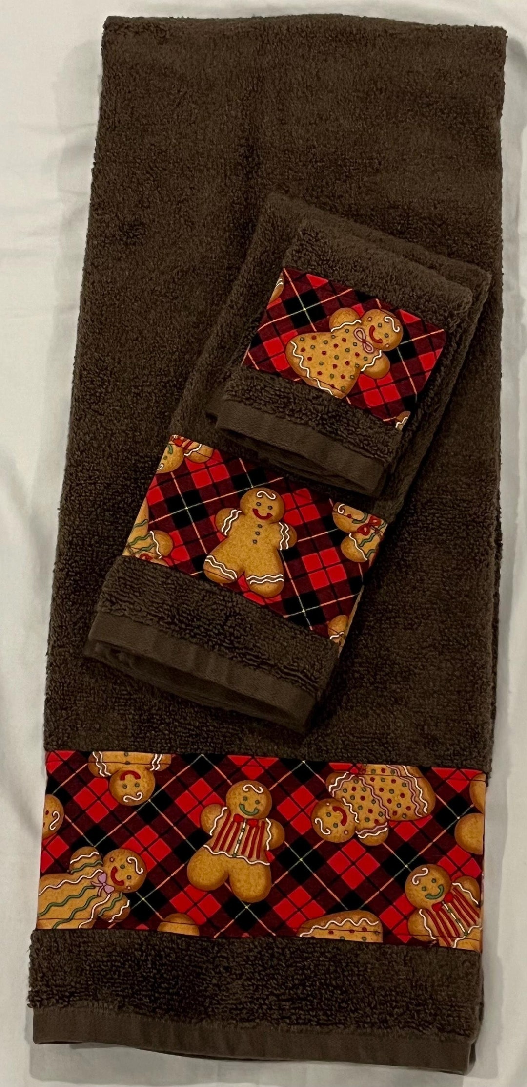 Christmas Bathroom Decor Gingerbread Man Cookie Brown Red Black Towel 3 ...