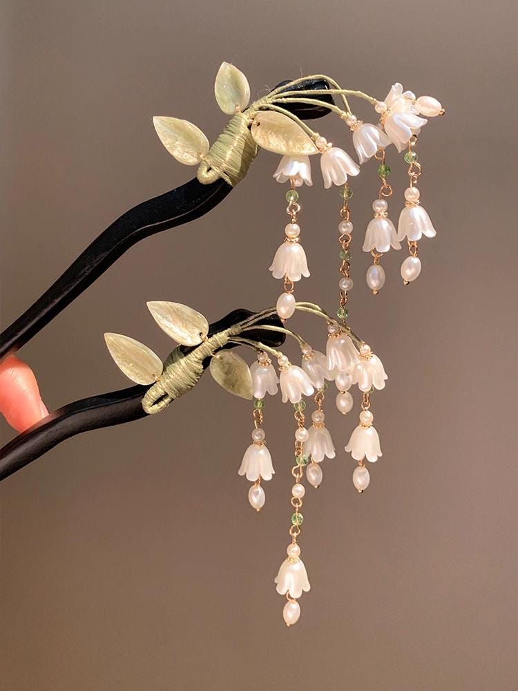 Handmade Black Wood Hair Stick, Elegant Lily Flower Tassel Hair Pin ...