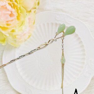 Elegant Gold Hair Sticks,jade-like Accentshairpins, Featuring Floral ...