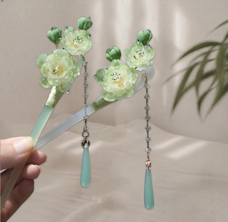 Resin Flower Hair Sticks With Crystal Tassels: Vintage Hanfu Hair ...