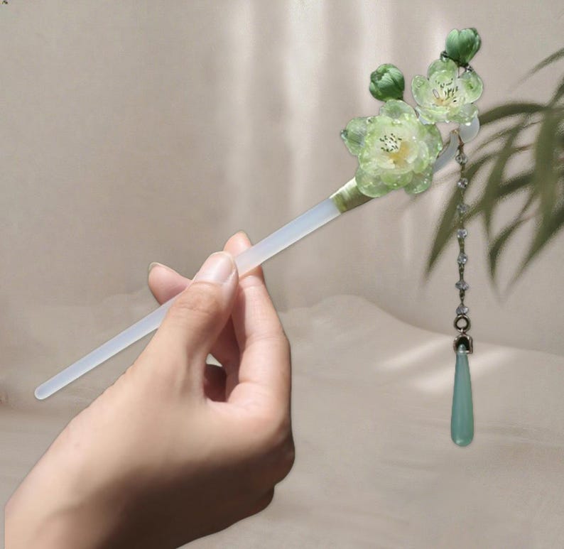 Resin Flower Hair Sticks With Crystal Tassels: Vintage Hanfu Hair ...