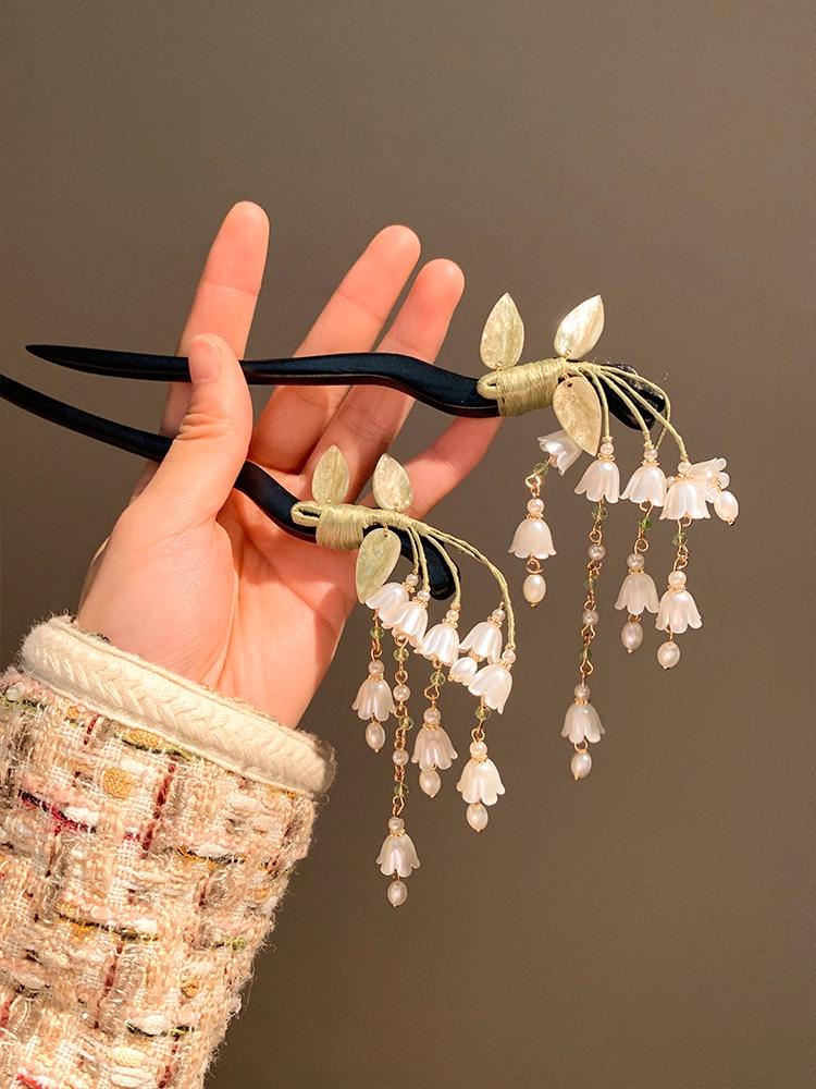 Handmade Black Wood Hair Stick, Elegant Lily Flower Tassel Hair Pin ...
