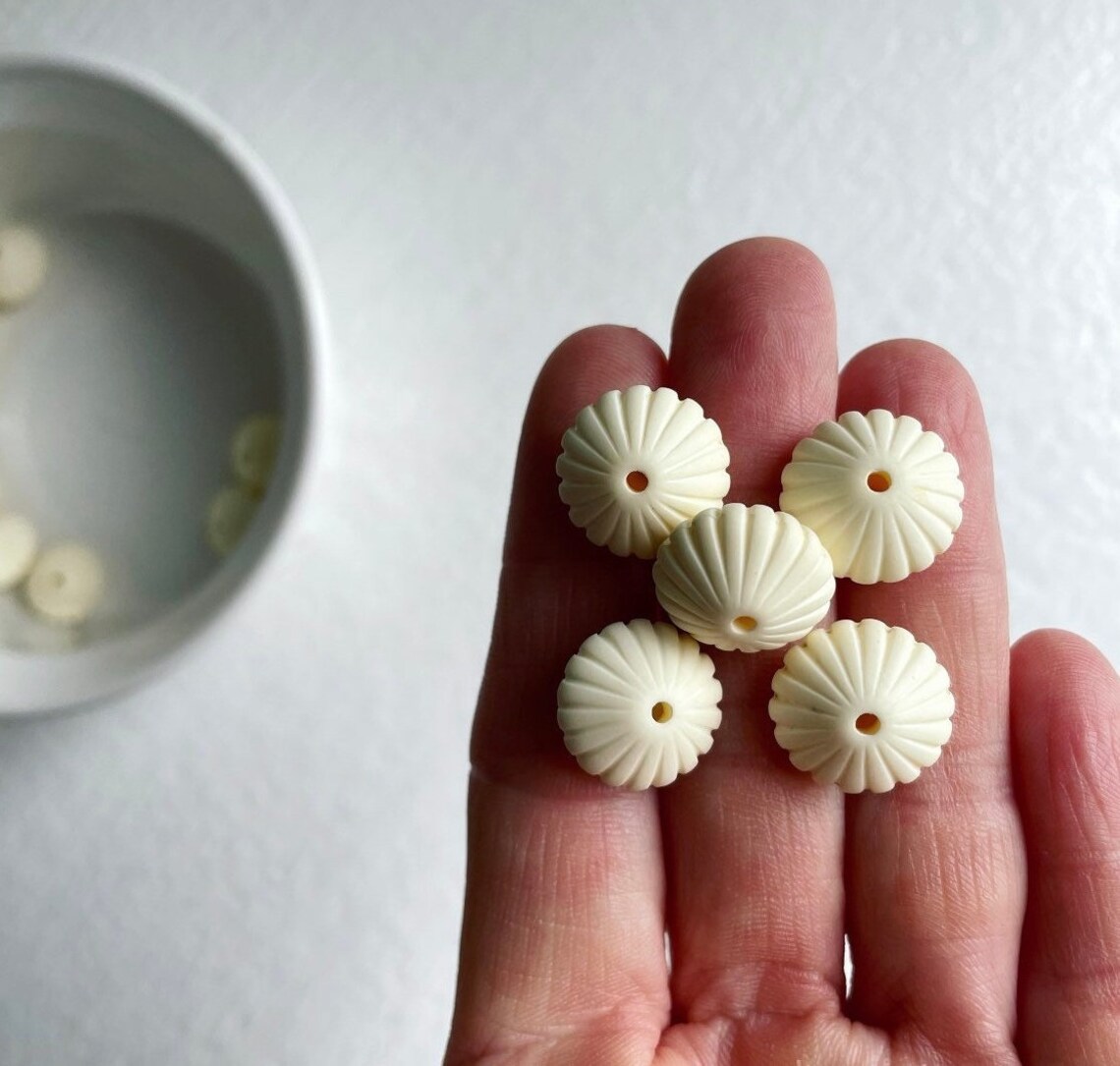 Vintage Lucite Ivory Etched Opaque Fluted Saucer Beads Matte 14mm (12 ...