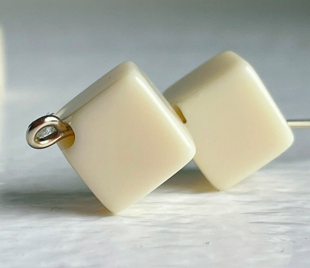 Ivory Cream Acrylic Square Cube Box Beads Diagonally Drilled 10mm (20 ...