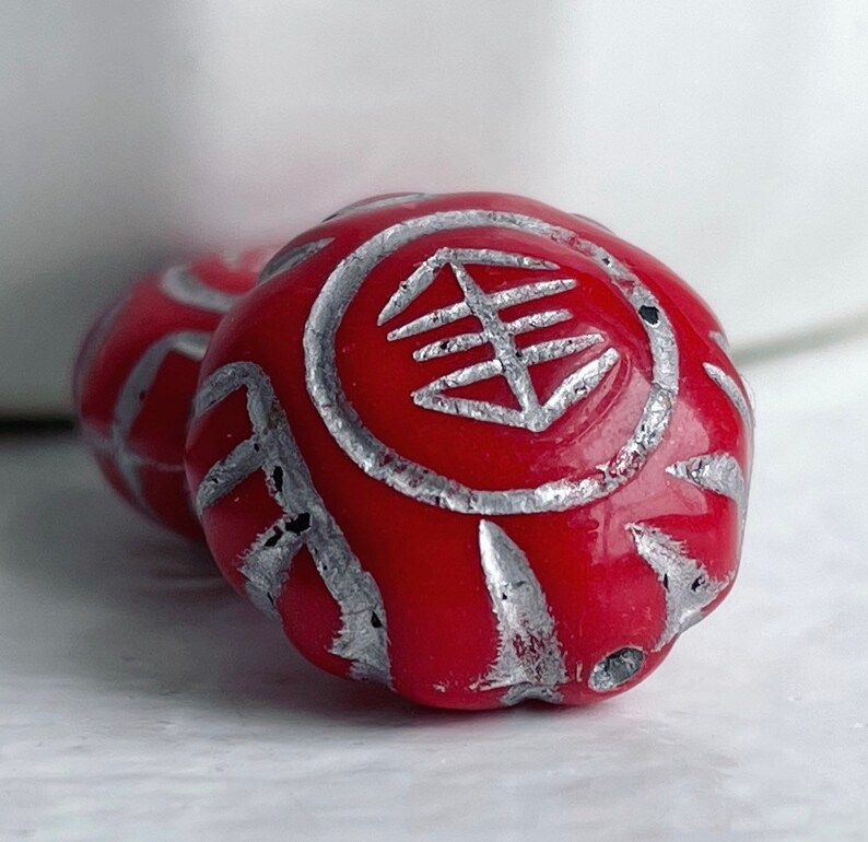Red Silver Carved Pillow Coin Acrylic Beads Etched 15mm (14) - Etsy