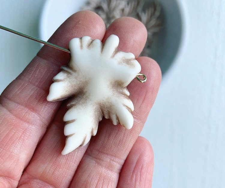 Vintage Tan White Lucite Leaf Pendant Beads 40mm 4 | Etsy