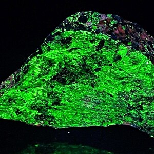 Bright Willemite Calcite Franklinite UV Fluorescent Mineral Sample ...