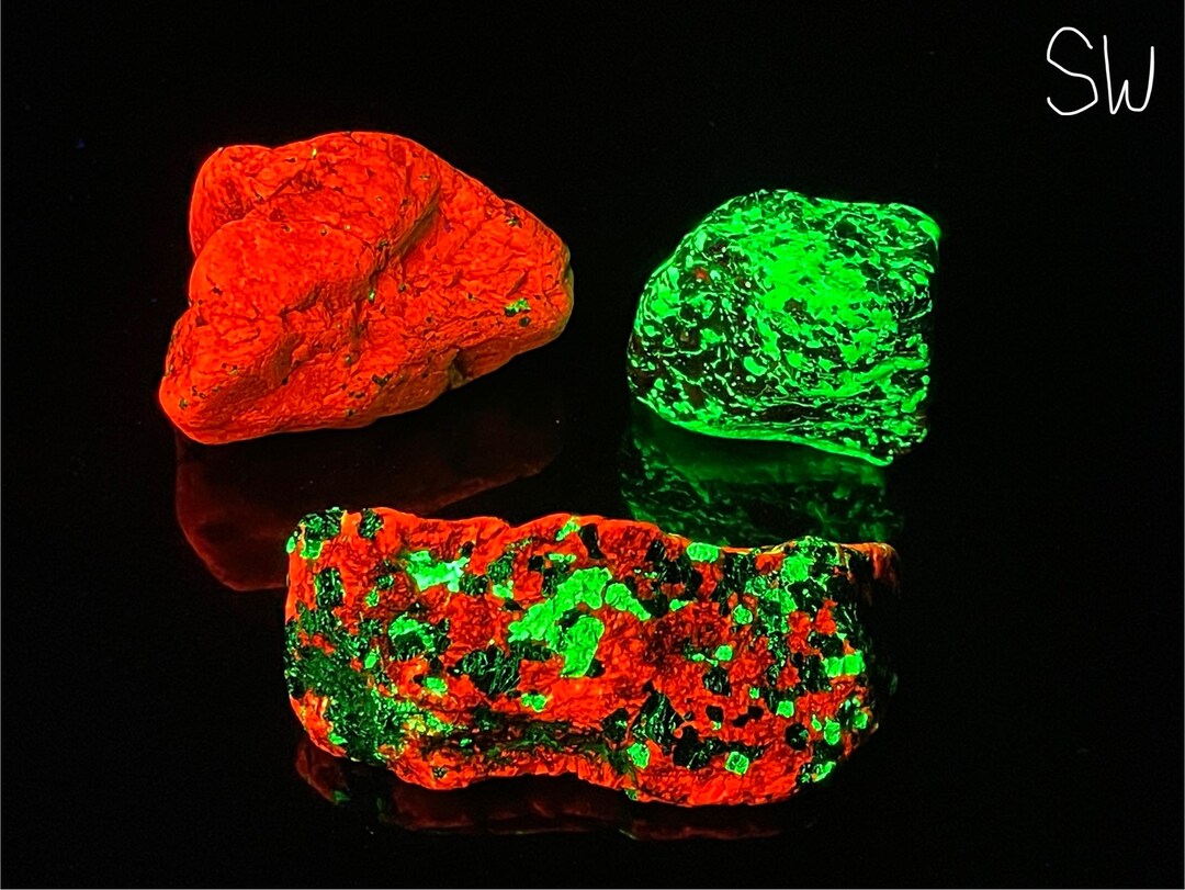 UV Fluorescent Mineral Samples Containing Willemite Calcite Franklinite ...