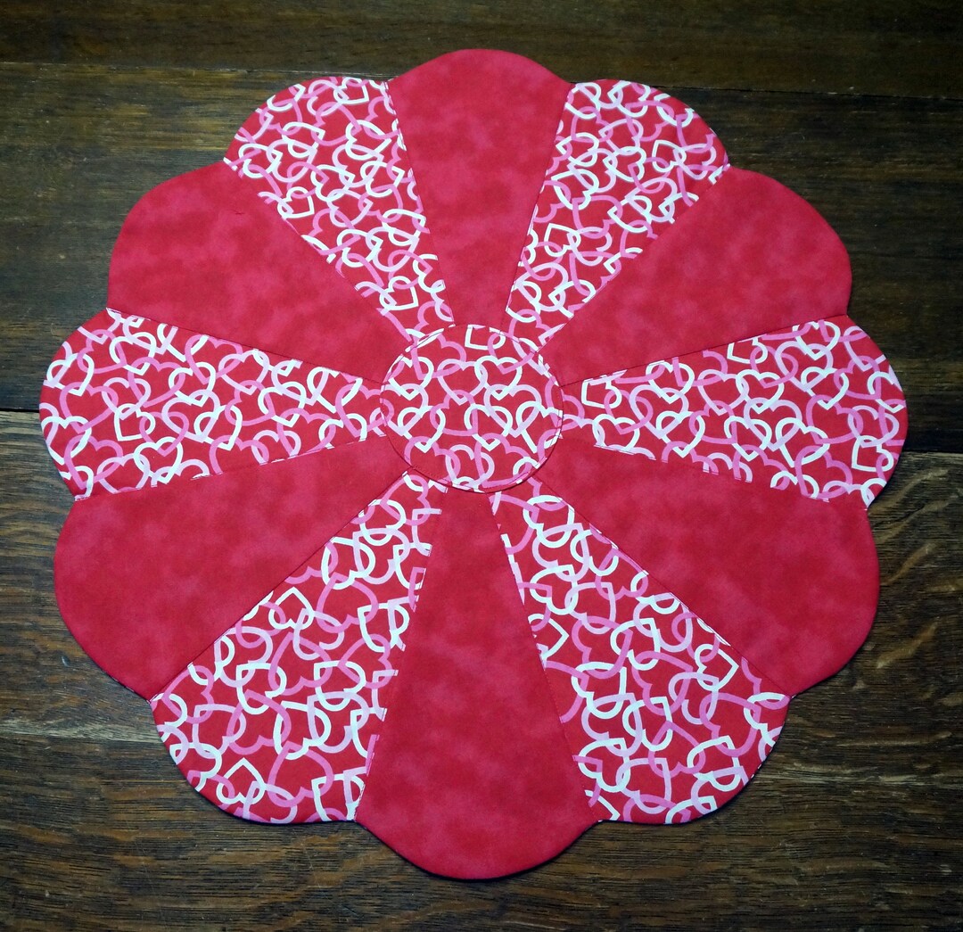 21" Valentines Hearts Table Topper, Connected Hearts and Red Tonal ...