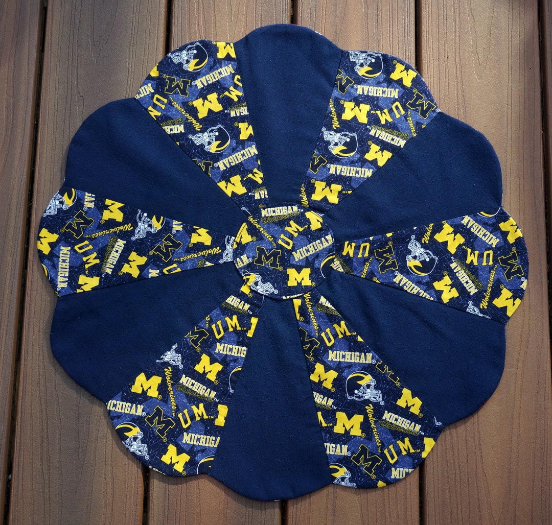 University of Michigan Table Topper 21" Reverses to an All Sports Ball ...
