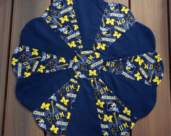 University of Michigan Table Topper 21" Reverses to an All Sports Ball ...
