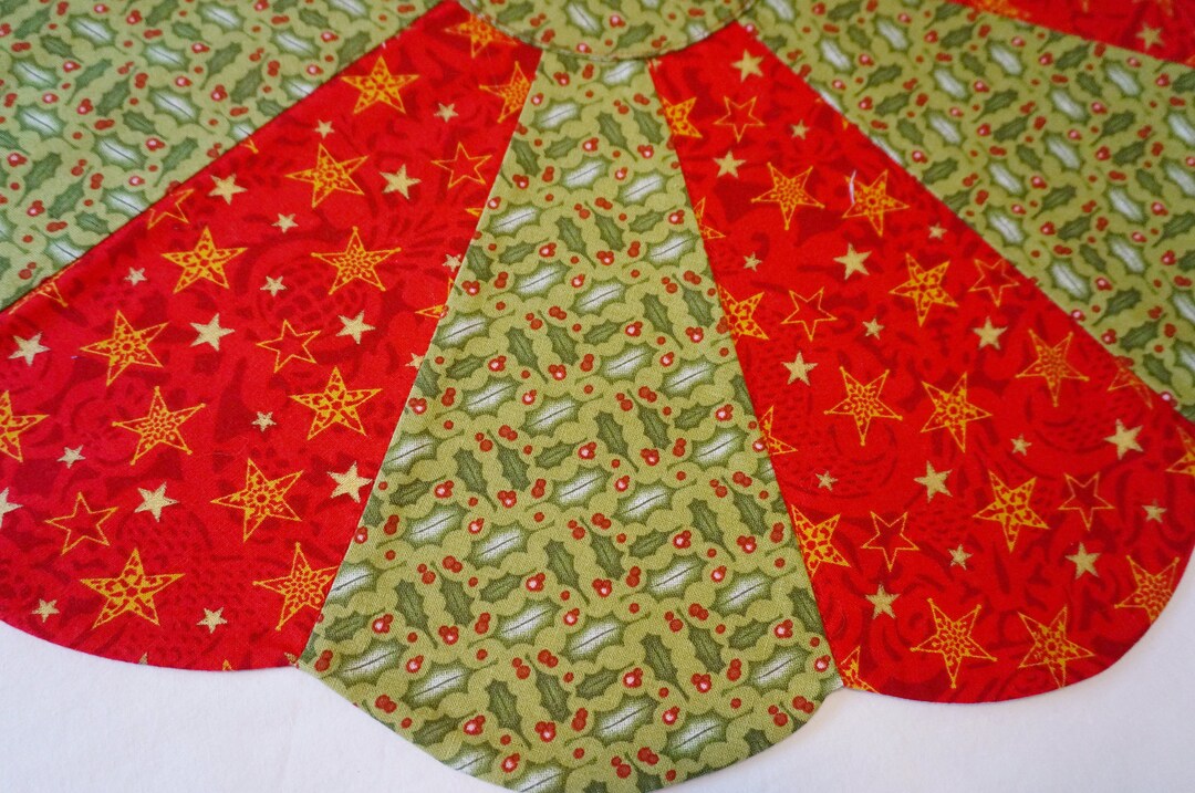 21 Red With Gold Stars & Green Holly Leaves Table Topper - Etsy