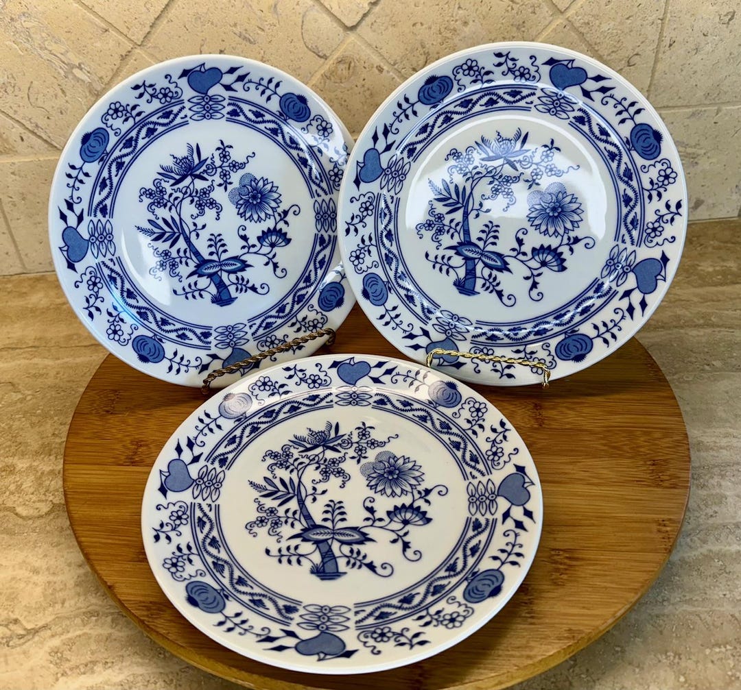 Vintage Thun Blue Onion Plates – Set of 3 – Bohemian Porcelain – 1970s ...