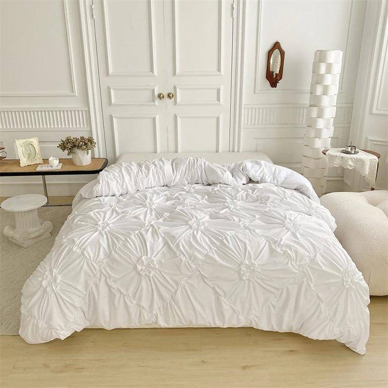 White Vintage-inspired Comforter Set With Elastic Ruched 3D Floral ...