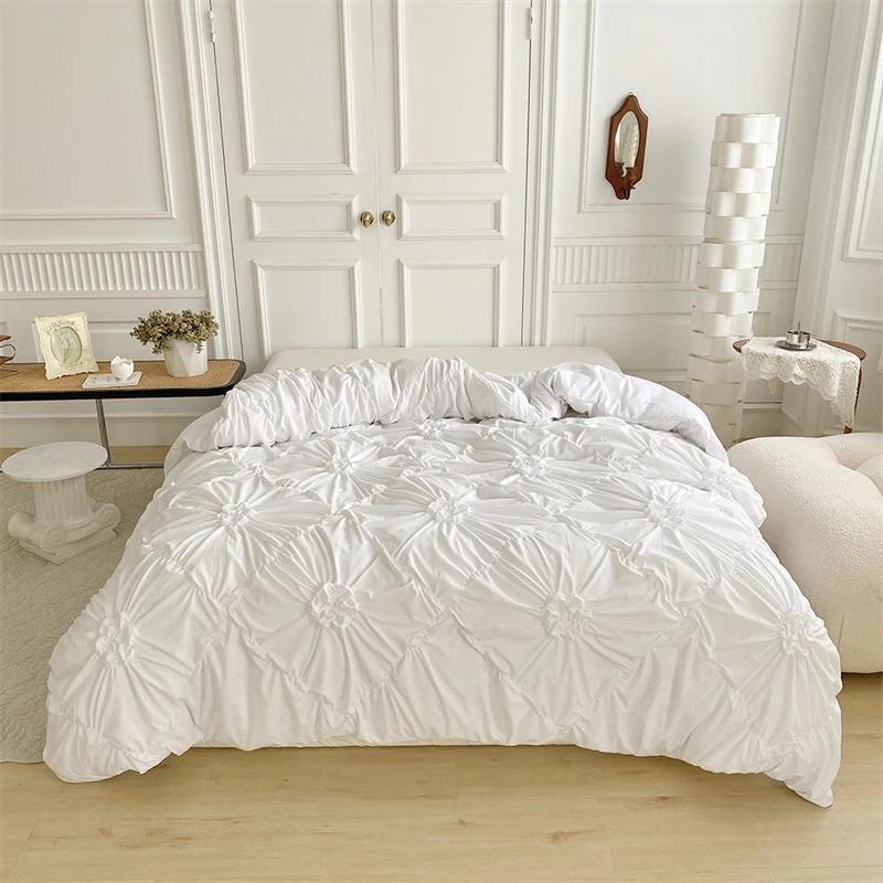 White Vintage-inspired Comforter Set With Elastic Ruched 3D Floral ...