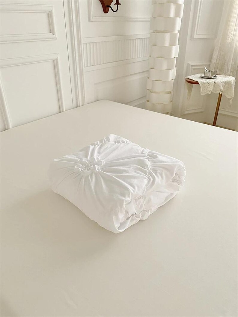 White Vintage-inspired Comforter Set With Elastic Ruched 3D Floral ...