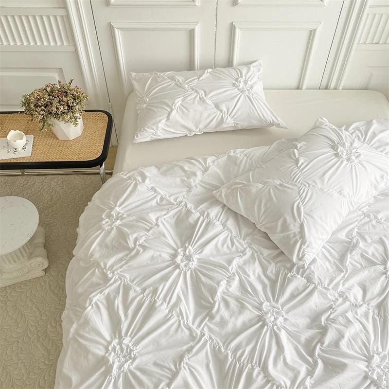 White Vintage-inspired Comforter Set With Elastic Ruched 3D Floral ...