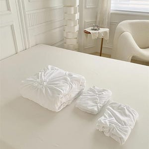 White Vintage-inspired Comforter Set With Elastic Ruched 3D Floral ...