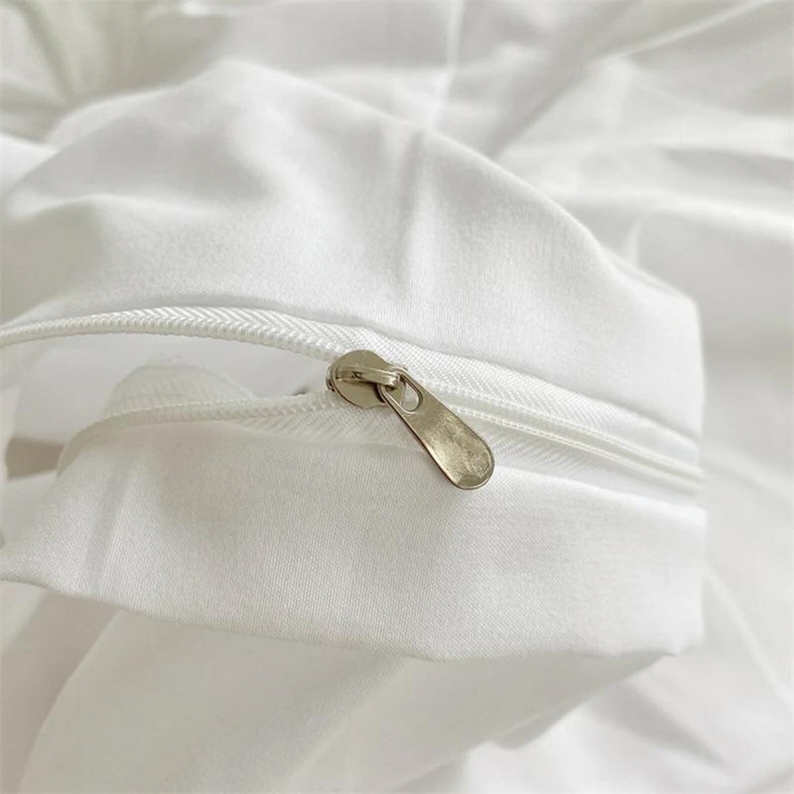 White Vintage-inspired Comforter Set With Elastic Ruched 3D Floral ...