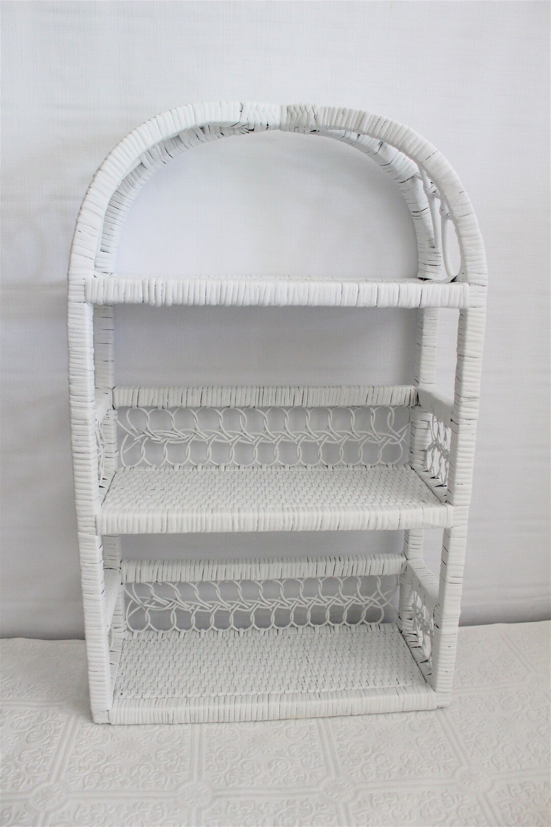 Vintage Wicker Shelf Display Shelf White Shabby Cottage Farmhouse Home ...
