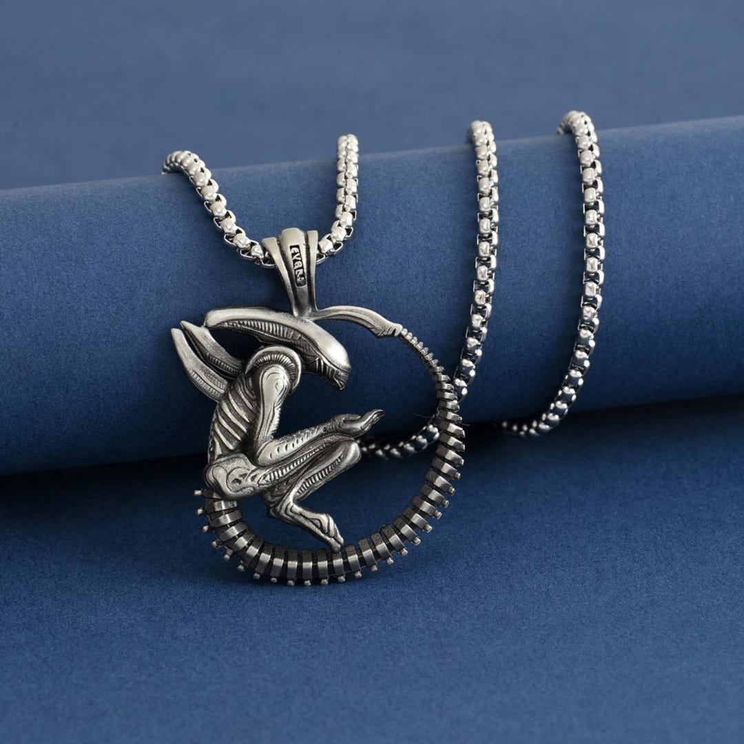 Alien Xenomorph Pendant Alien Jewelry, Face Hugger Charm Sci-fi Gift ...