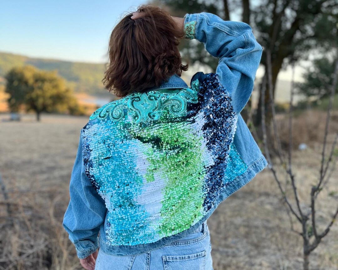 Gradient Sequin Pattern, Turquoise Color Transitions and Hand ...