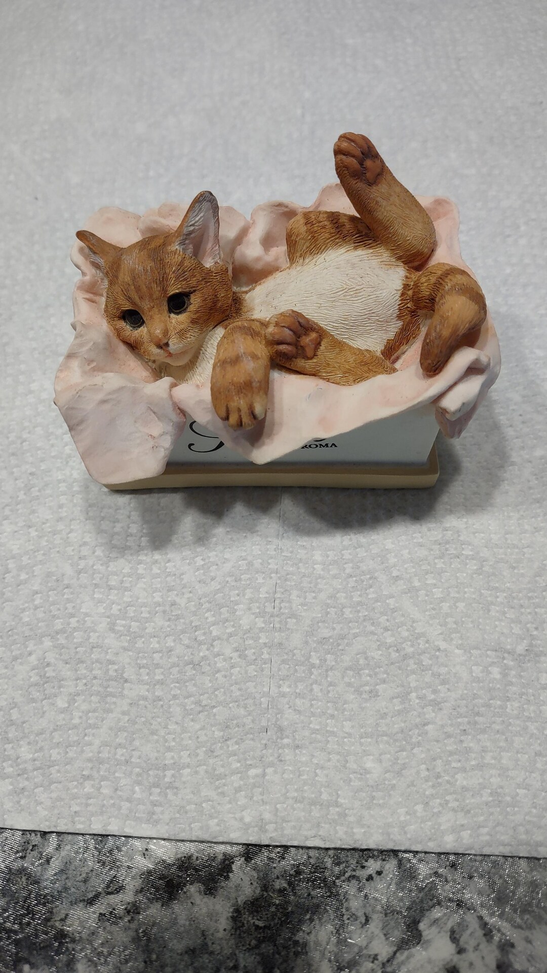 Figurine of a Kitten in a Scarpe Roma Box - Made by Country Artists ...