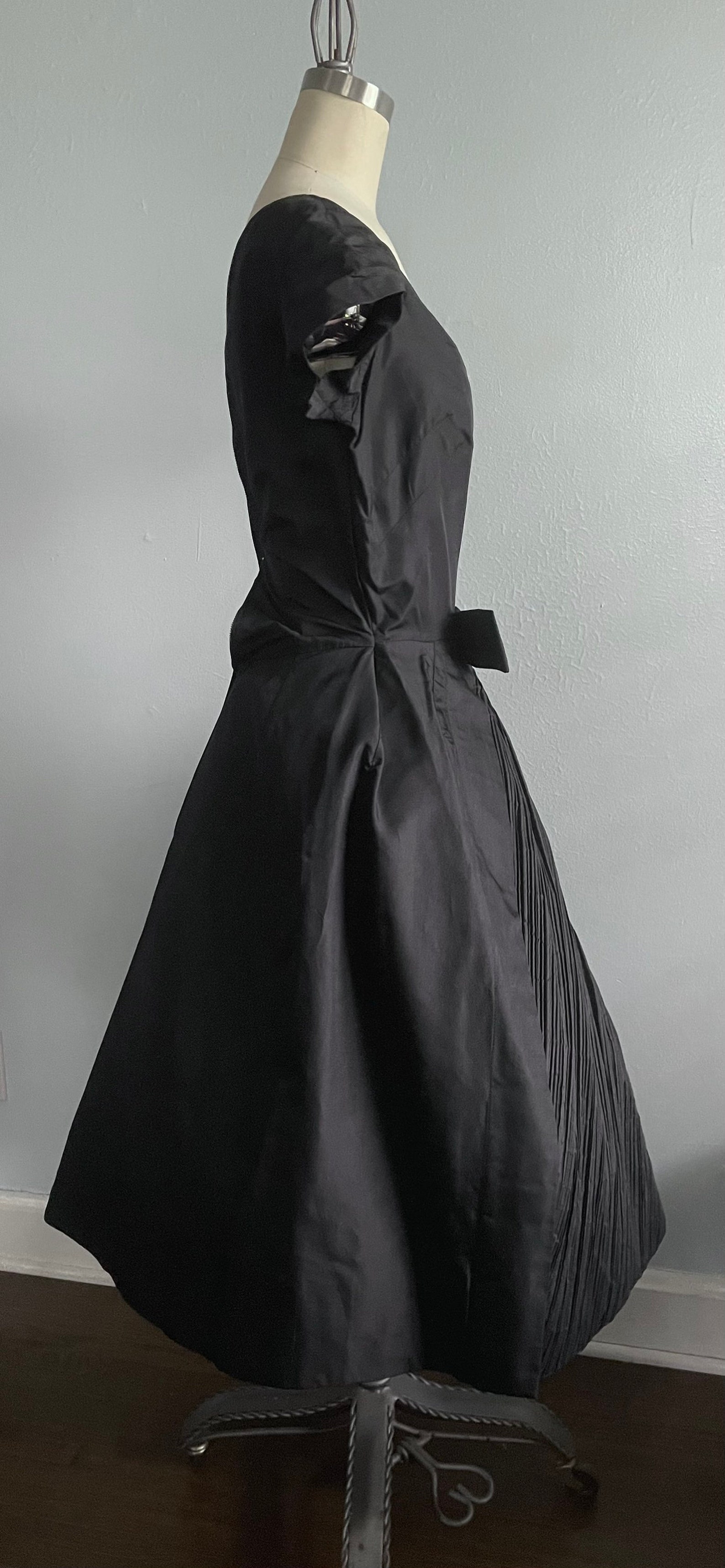 Knockout Late 1950s 50s Early 1960s 60s Silk Party Dress Tiny 23” Waist ...