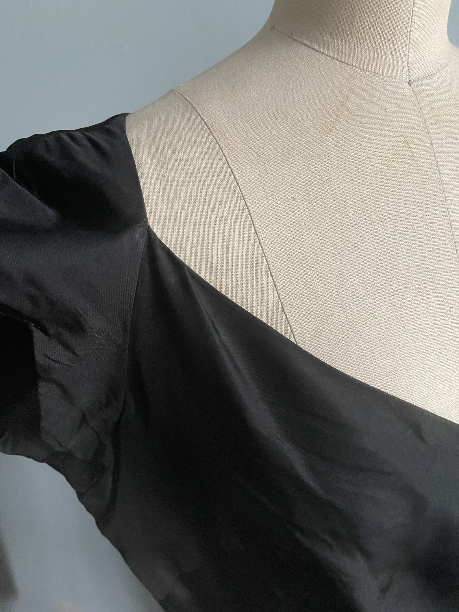 Knockout Late 1950s 50s Early 1960s 60s Silk Party Dress Tiny 23” Waist ...