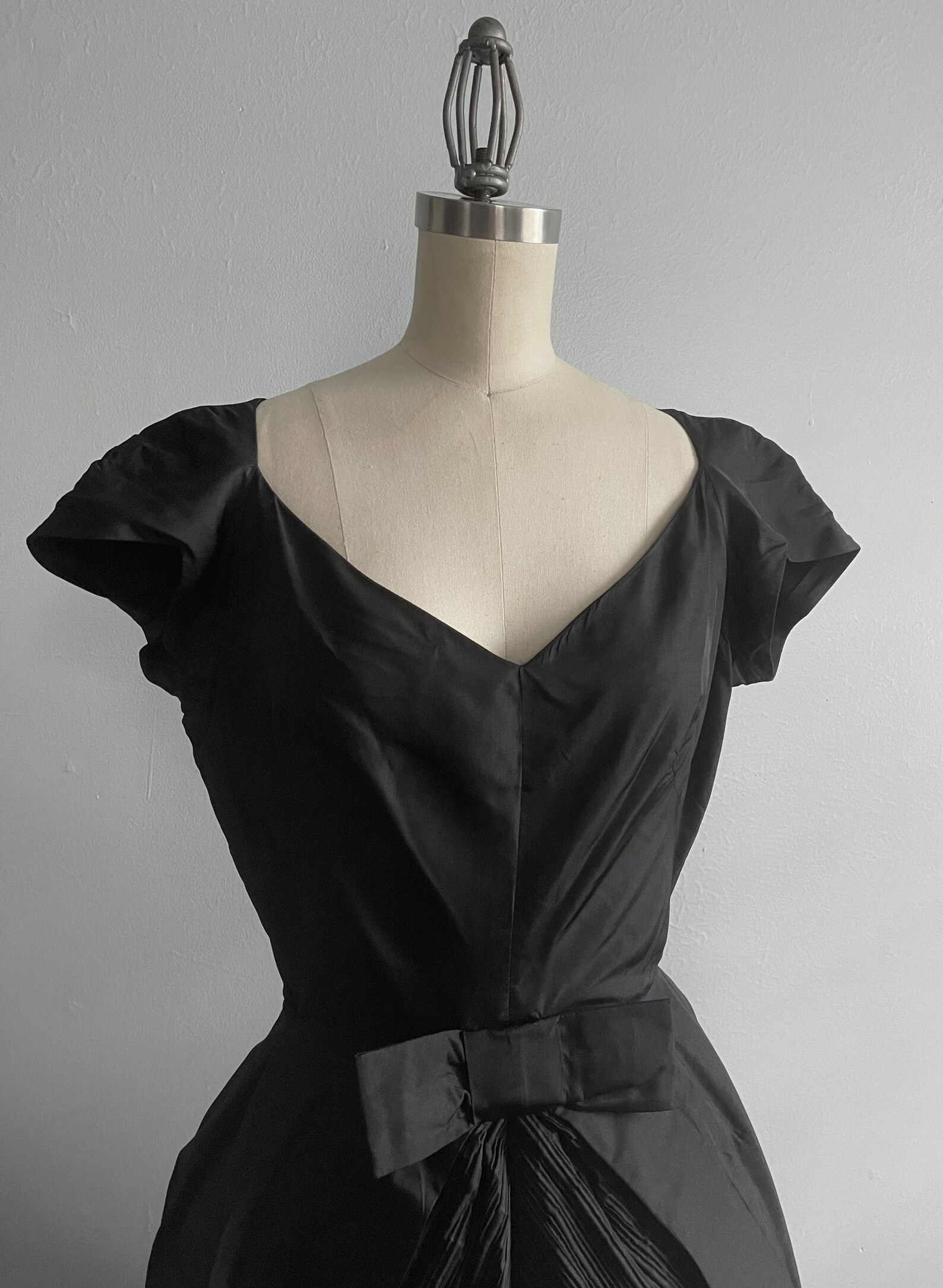 Knockout Late 1950s 50s Early 1960s 60s Silk Party Dress Tiny 23” Waist ...