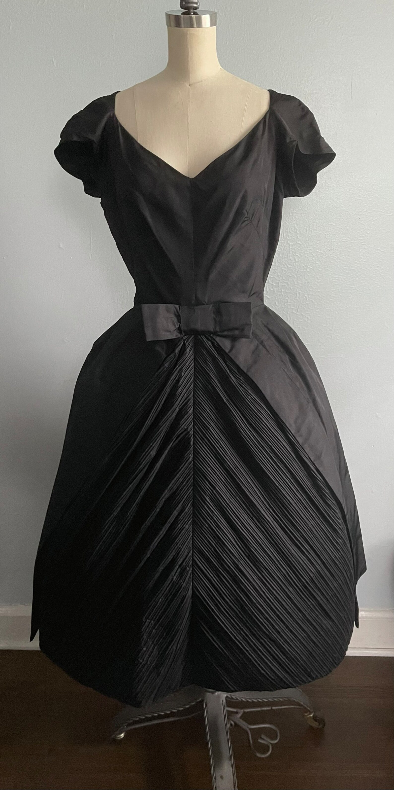 Knockout Late 1950s 50s Early 1960s 60s Silk Party Dress Tiny 23” Waist ...