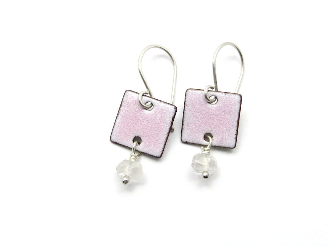 Pendientes de cuarzo rosa pastel con cuadrados esmaltados y alambres de ...