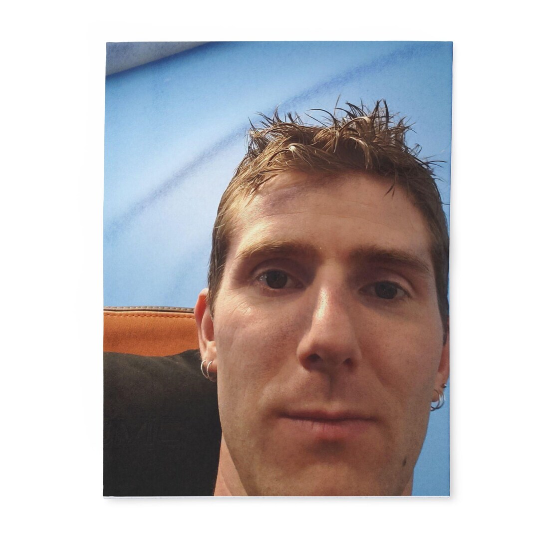 Linus Tech Tips Selfie Blanket - Etsy