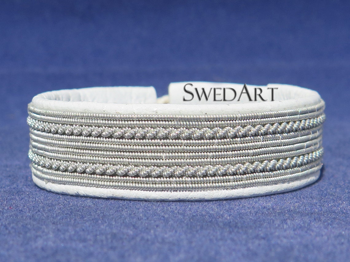 Swedart B33 LARGE Ume Sami Leather Bracelet With Reindeer | Etsy