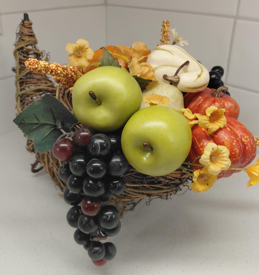Fall Cornucopia Centerpiece: Cascading Grapes Horn of Plenty Table Top ...