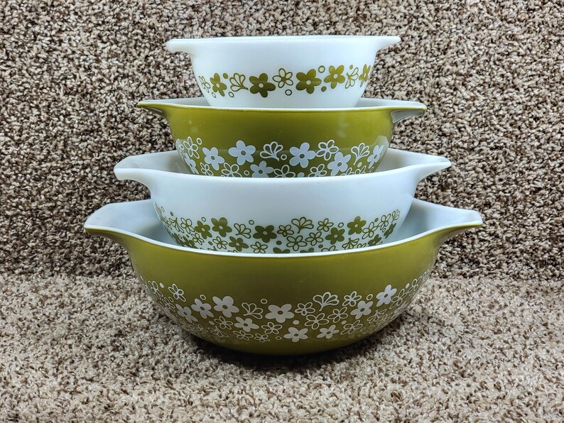 Set of 3 Pyrex Mixing and Cinderella Bowl Display Stands Vintage Bowl ...