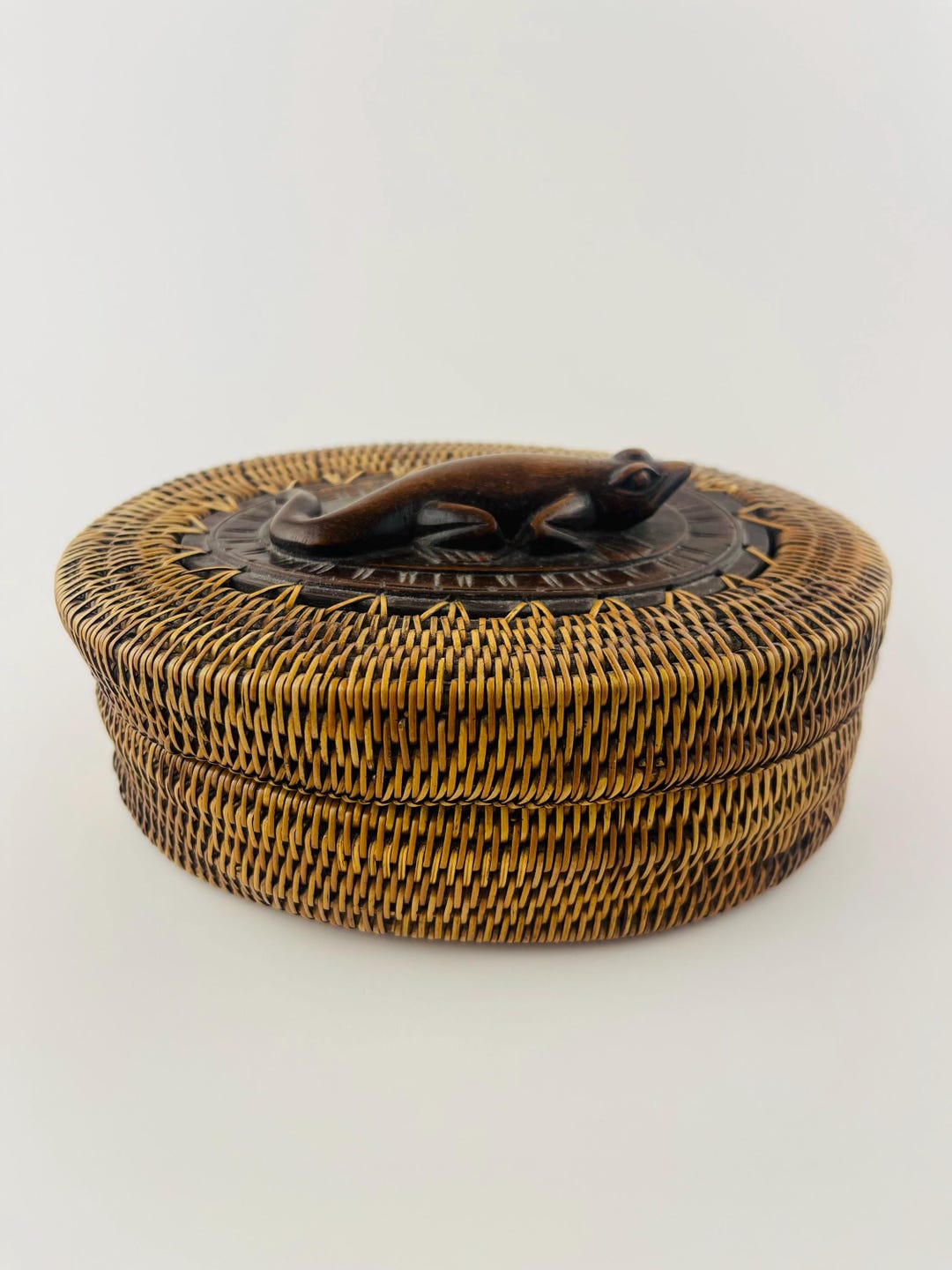Vintage Handwoven Rattan Trinket Box With Carved Lizard Lid ...