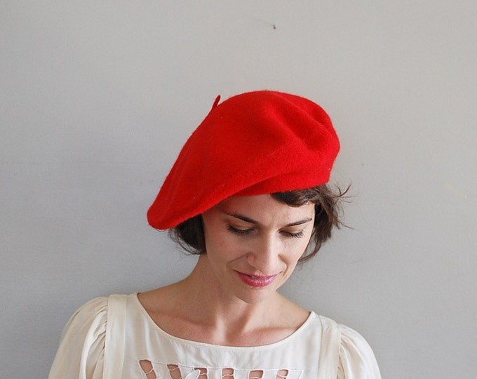 Vintage Classic SCARLET Wool Beret - Etsy