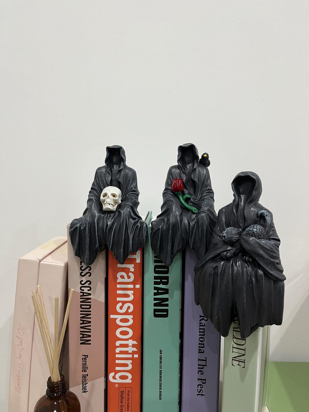 Faceless Sitting Ghost Statue, Ghost on the Shelf, Grim Reaper Ornament ...