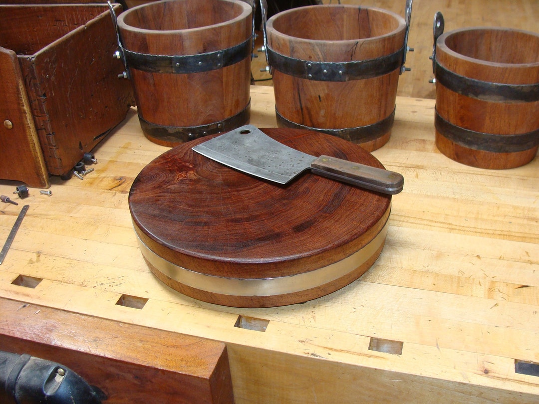 Ronda de tablero de corte de madera mesquite con aro inoxidable forjado ...